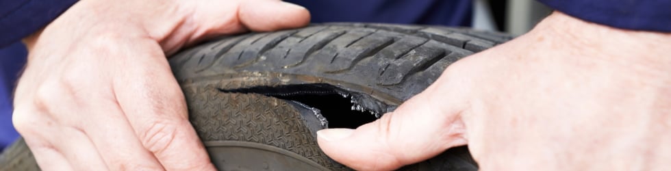 Rouler avec un pneu crevé : quels sont les risques ? | ALLOPNEUS